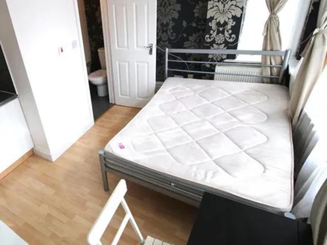10 Beechcroft Avenue, London, NW11 8BL, United Kingdom | Studio apartment for rent #139070816 | Rentberry