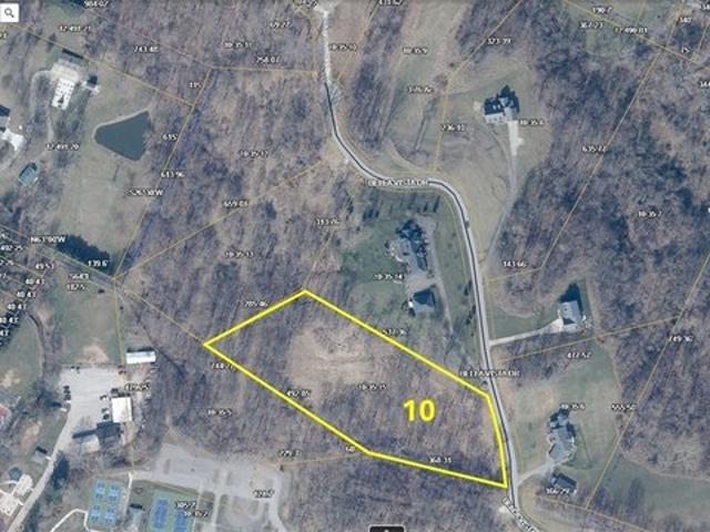 10 Bella Vista Dr, Vienna, WV 26105