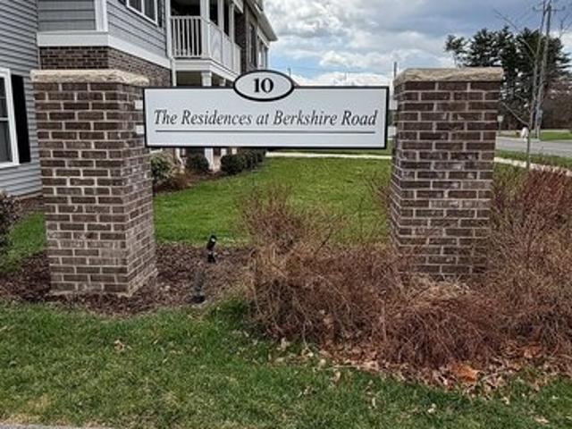 10 Berkshire Rd, West Hartford, CT 06110