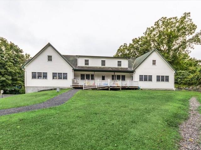 10 Bon Miller Rd, Mahopac, NY 10541