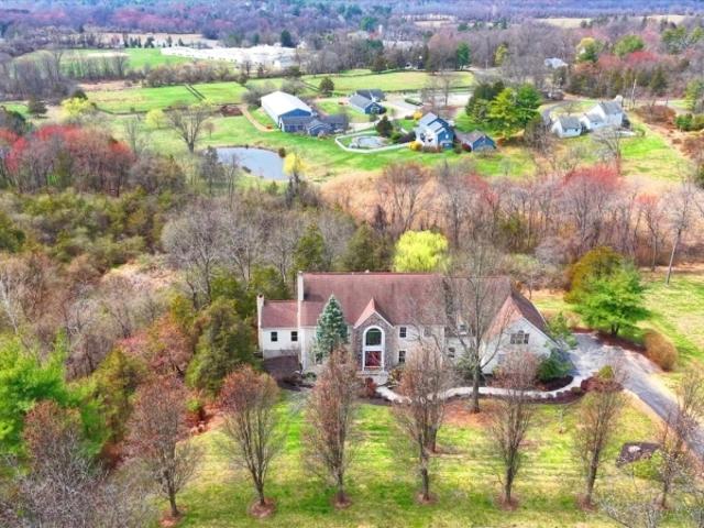 10 Blue Cliff Dr, Lebanon, NJ 08833 | MLS #4018 | Compass