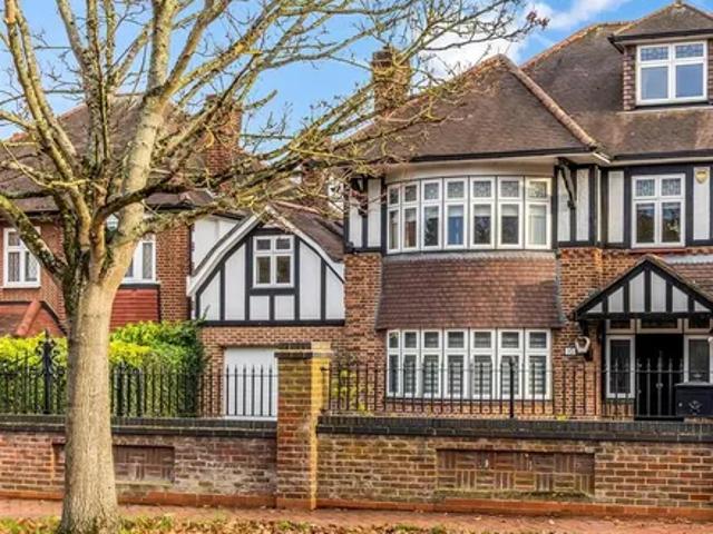 10 Broad Walk, Winchmore Hill, London, N21 3DB, United Kingdom | 5 bed house for rent #166977612 | Rentberry