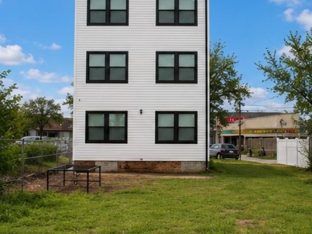 10 Bruen Ave