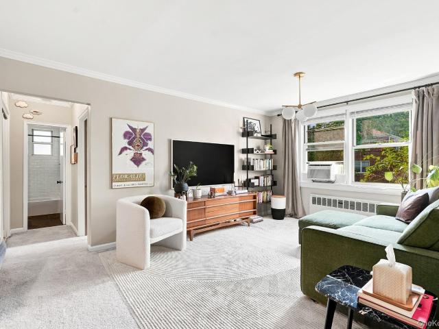 10 Bryant Crescent 1L