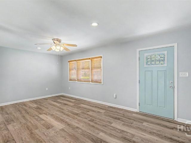 10 Burbank Boulevard