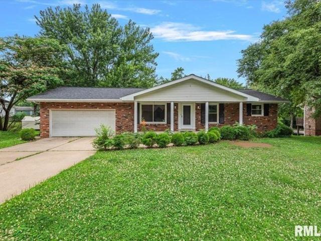 10 Burr Oak Dr, Highland, IL 62249
