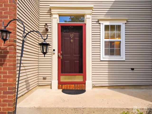 10 Burr Court