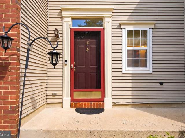 10 Burr Court