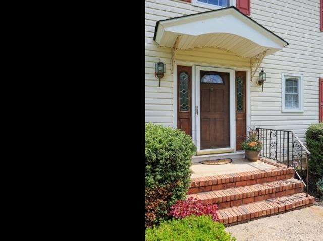 10 Canterbury Pl