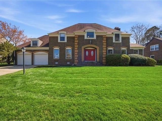 10 Canal Dr, Poquoson, VA 23662