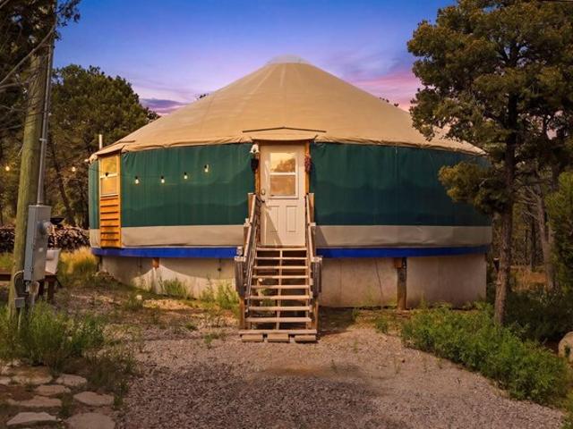 10 Canoncito Vista Rd, Tijeras, NM 87059