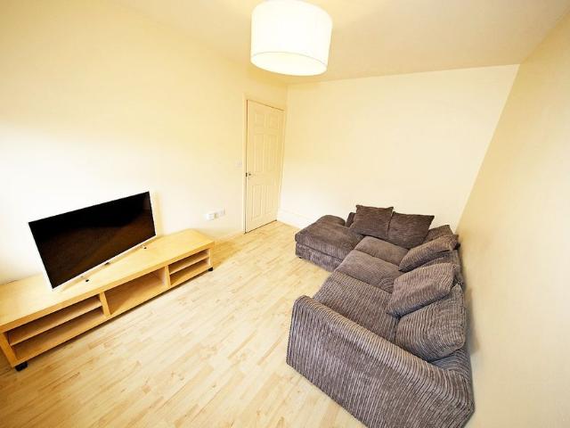 10 Carlton Close