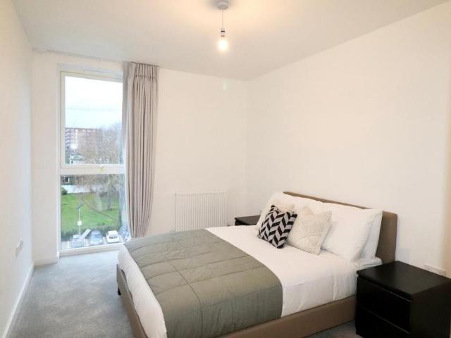 10 Carnation Gardens, Hayes UB3 2 bed apartment to rent £2,000 pcm £462 pw