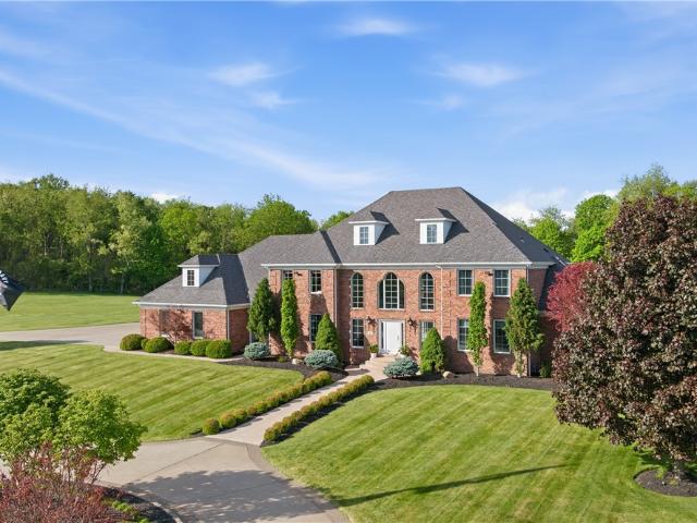 10 Carriage Trade Dr