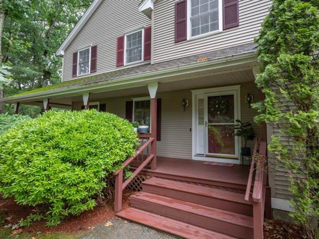 10 Castlegate Way, Nashua, NH 03063