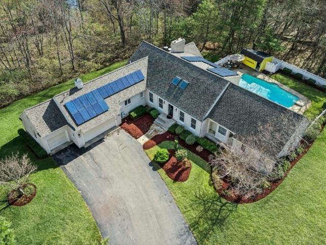 10 Cemetery St, Mendon, MA 01756 | MLS #73505