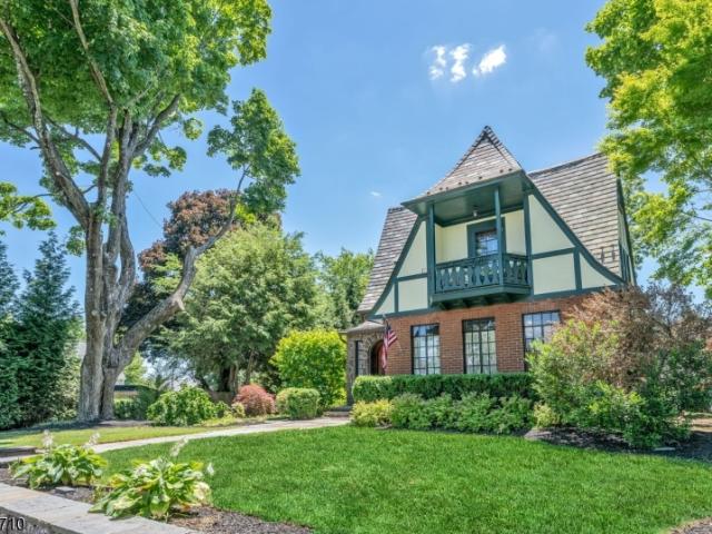10 Cedar St