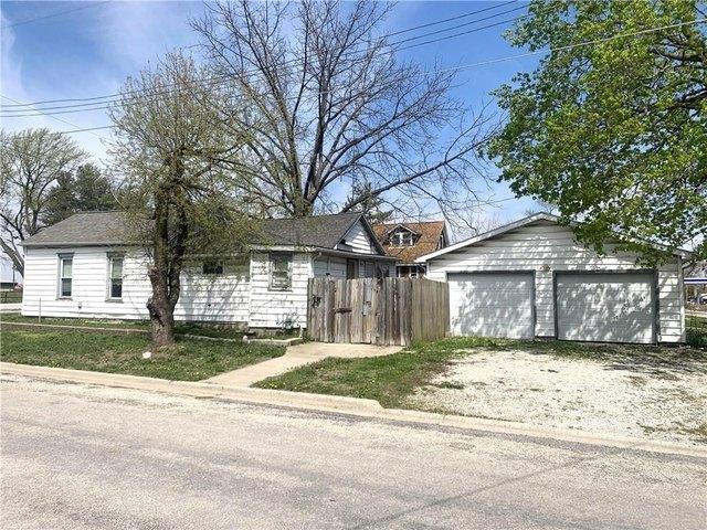 10 Cedar St, Pana, IL 62557