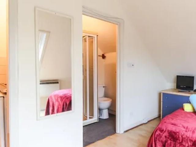 10 Chatsworth Road, London, NW2 4BN, United Kingdom | Studio apartment for rent #7254605 | Rentberry