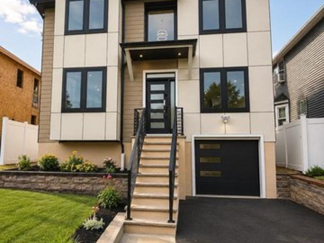 10 Charles St, Edison, NJ 08820