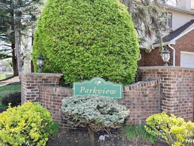 10 Chris Ct, Fair Lawn, NJ 07410