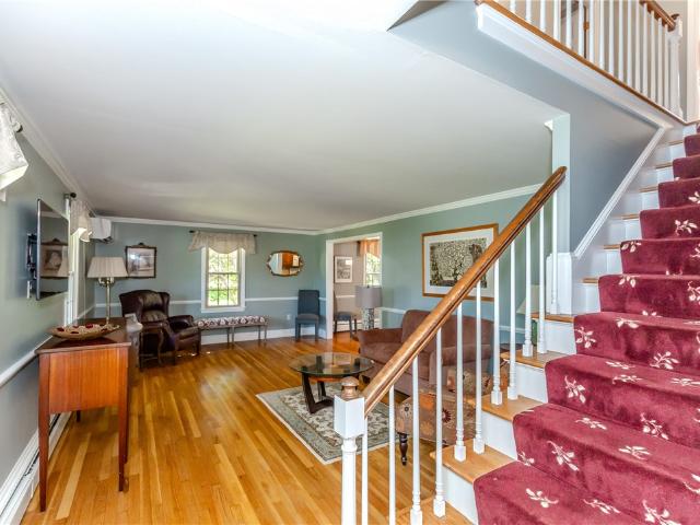 10 Circle Drive