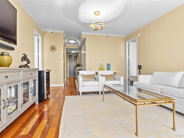 10 City Place PH2C
