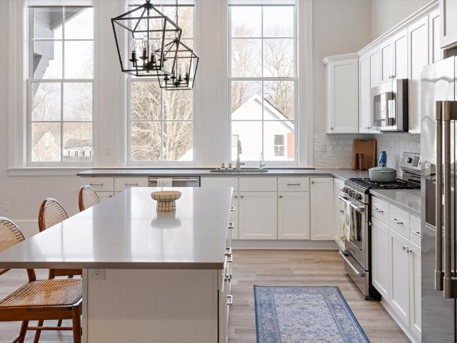 10 Congress St, Unit 301, Amesbury, MA 01913 | MLS #73498