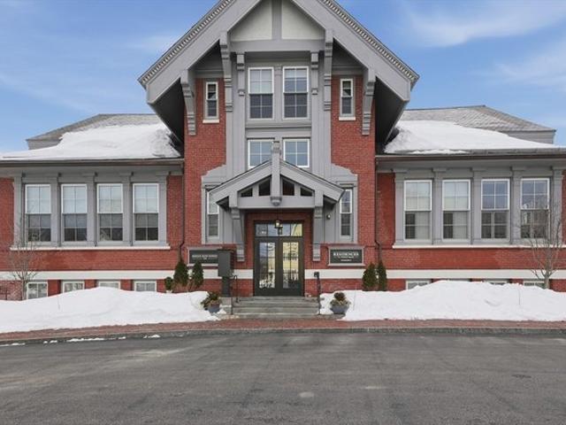 10 Congress St Unit 302, Amesbury, MA 01913