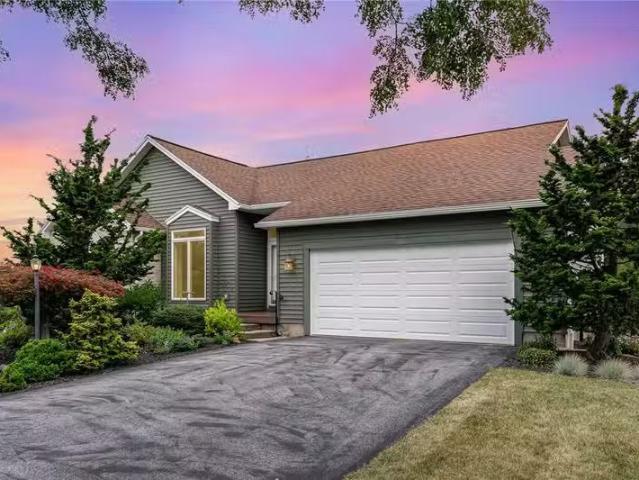 10 COBBLEFIELD WAY, PITTSFORD, NY 14534 Single Family Residenc.