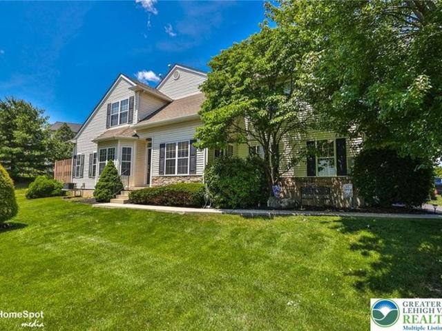10 Cobblestone Dr, Palmer Township, PA 18045