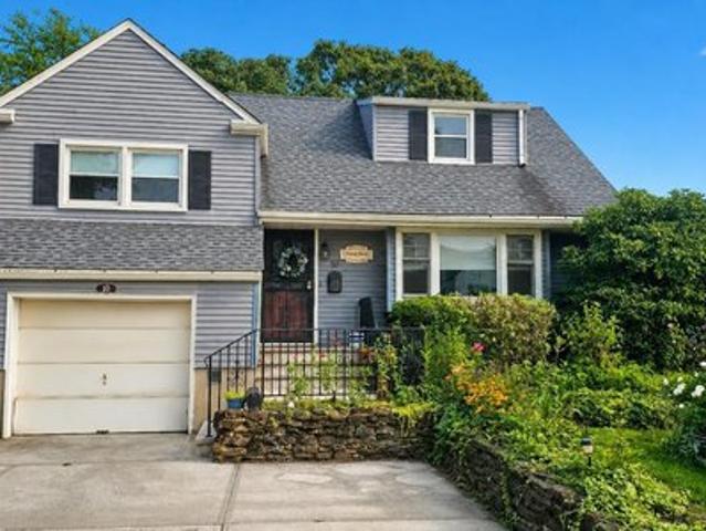 10 Columbia Pl, Parlin, NJ 08859