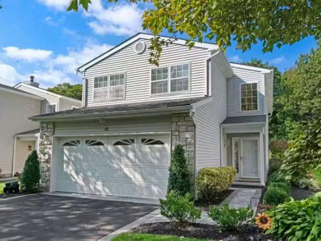 10 COLONY DR # 10, HOLBROOK, NY 11741 Condo/Townhome For Sale.