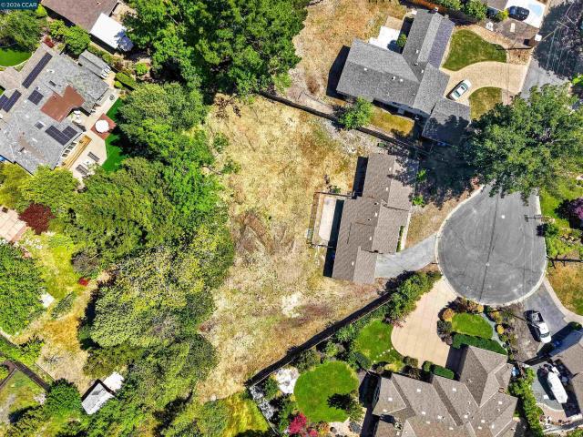 10 Corte Sombrita, Orinda, CA 94563 | MLS #41130 | Compass