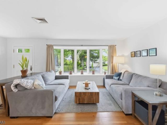 10 Cornell Pl