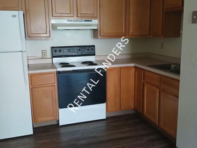 10 Cottage Row, 2 beds, 1 full bath