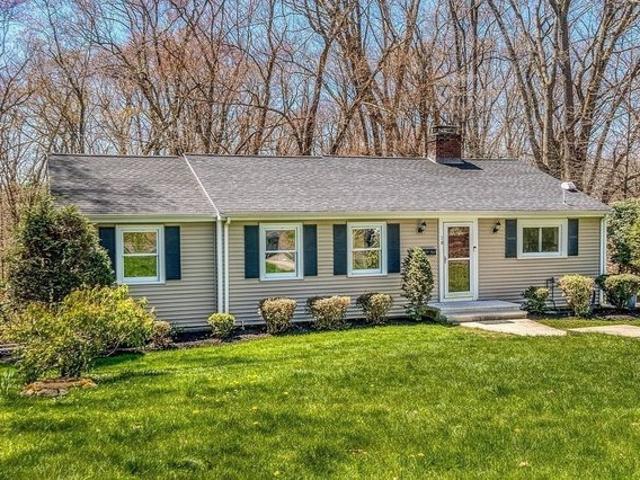 10 Country Club Dr, Walpole, MA 02081