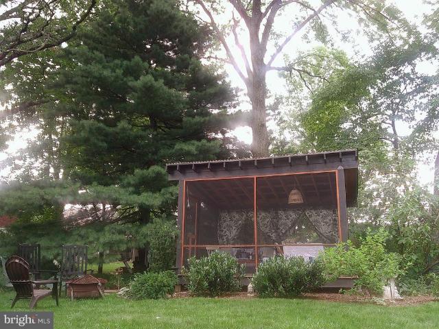 10 Country Club Place E
