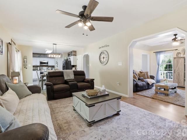 10 Country Rd, Hendersonville, NC 28791 | MLS #4372 | Compass