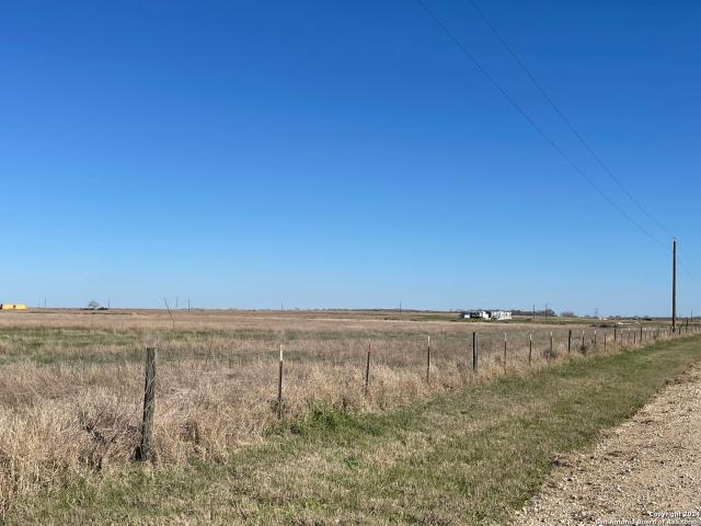 10 County Road 101, Floresville, TX 78114 | MLS #1910