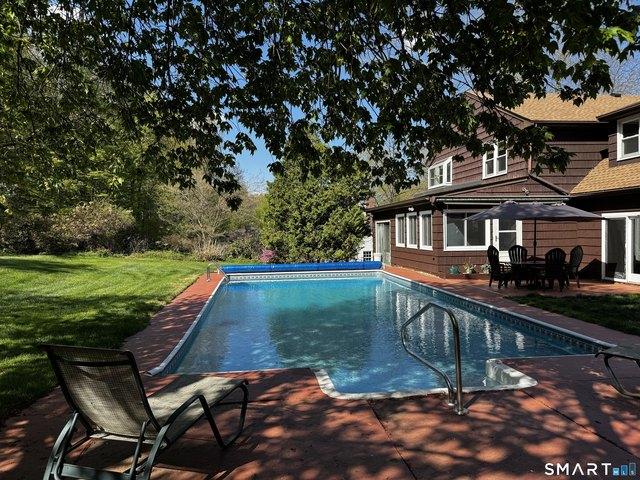 10 Cliffmount Dr, Bloomfield, CT 06002