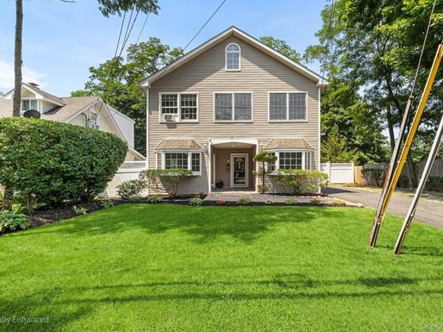 10 Clifton Pl, Port Jefferson, NY 11776