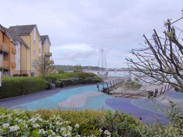10 Cromarty House, Rivermead. 3 bed flat to rent £1,650 pcm £381 pw