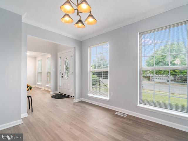 10 Cross Cut Ln, Fredericksburg, VA 22405 | MLS #VAST2042 | Compass