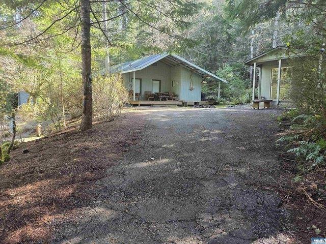 10 Creek Ct, Brinnon, WA 98320