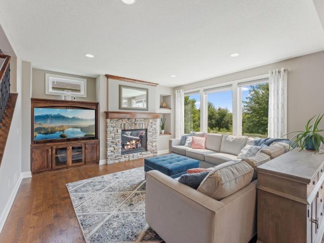 10 Crescent Lane