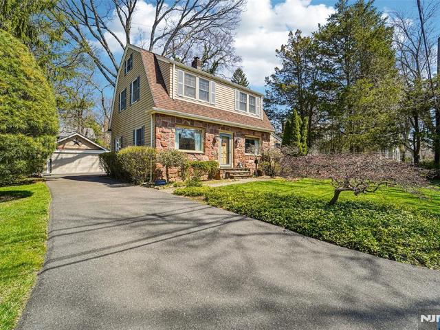 10 Crescent Place