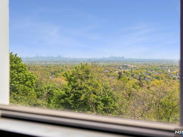 10 Crestmont Road # 5J
