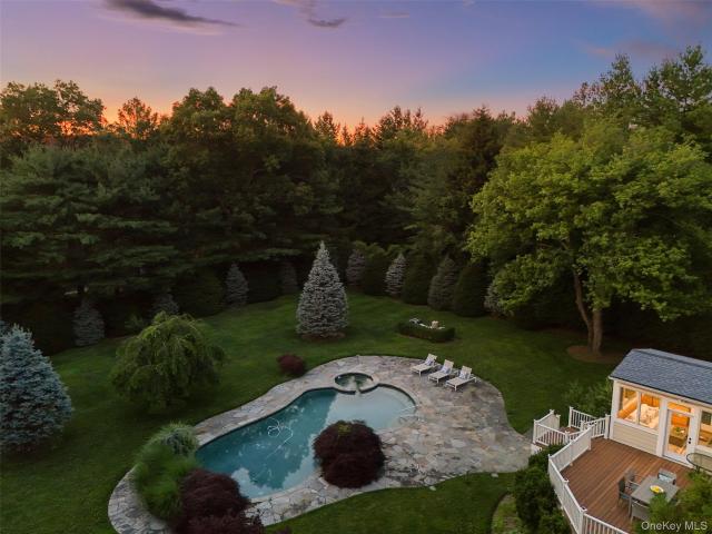 10 Crestview Drive