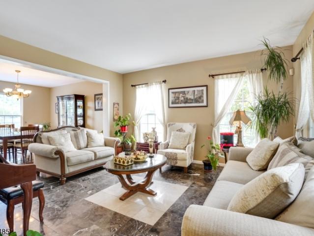 10 Crestwood St